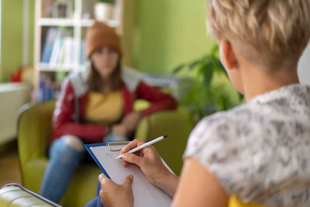 How to Become an Addiction Counselor | BestColleges.com