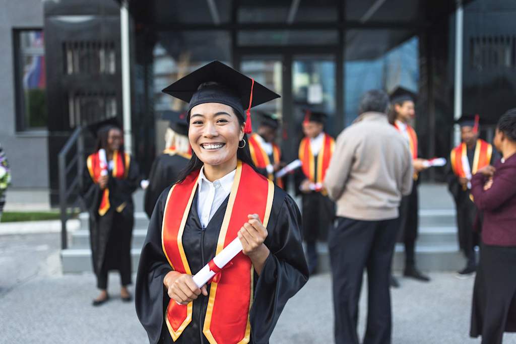 Financial Aid and FAFSA Guide for Graduate Students | BestColleges