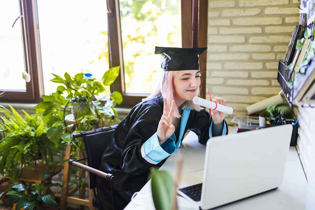 How Does Graduation Work for Online Students? | BestColleges