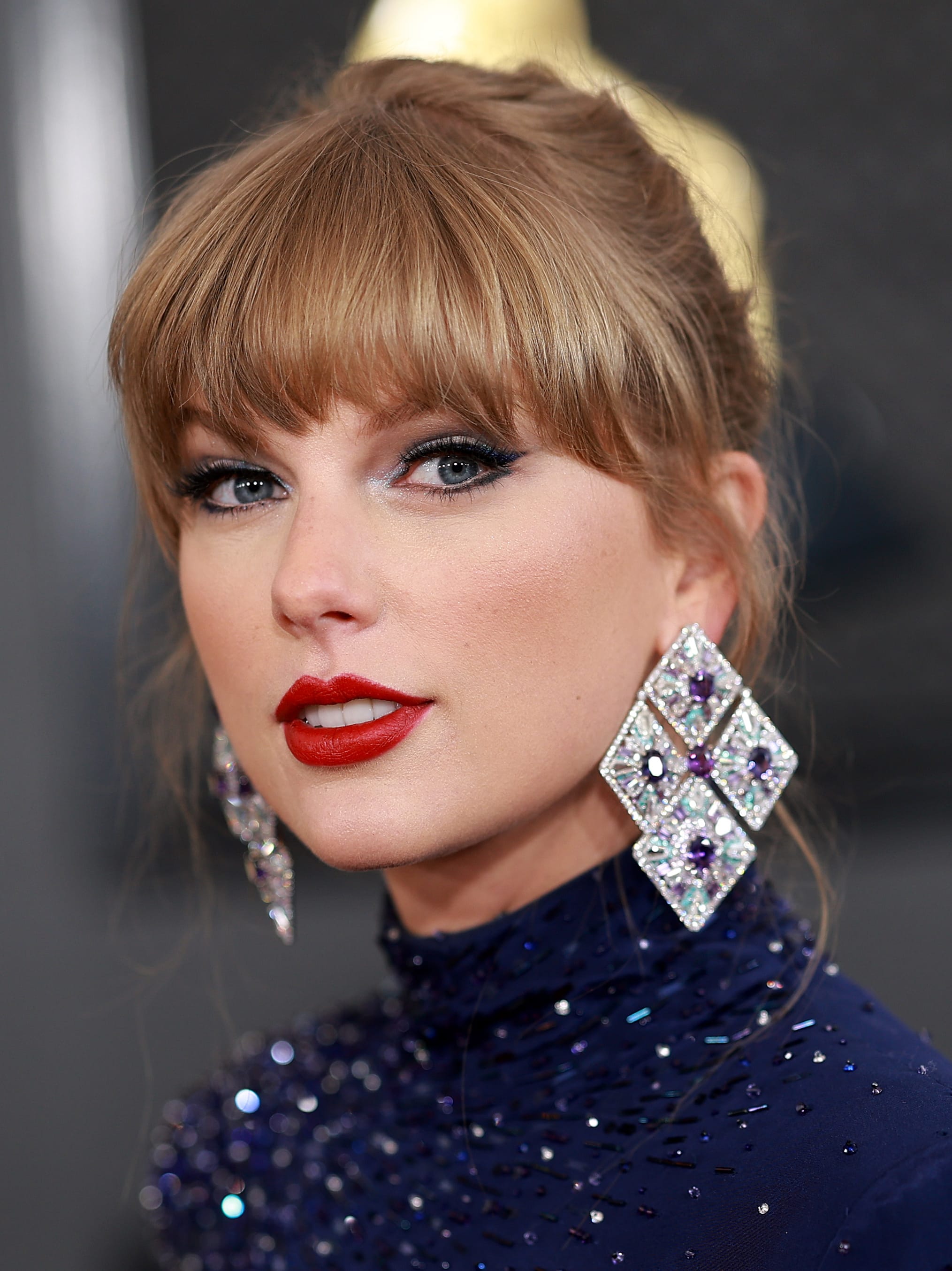 TAYLOR'S NEW "LOOK" DEBUTS ON "HANDMAID'S TALE"