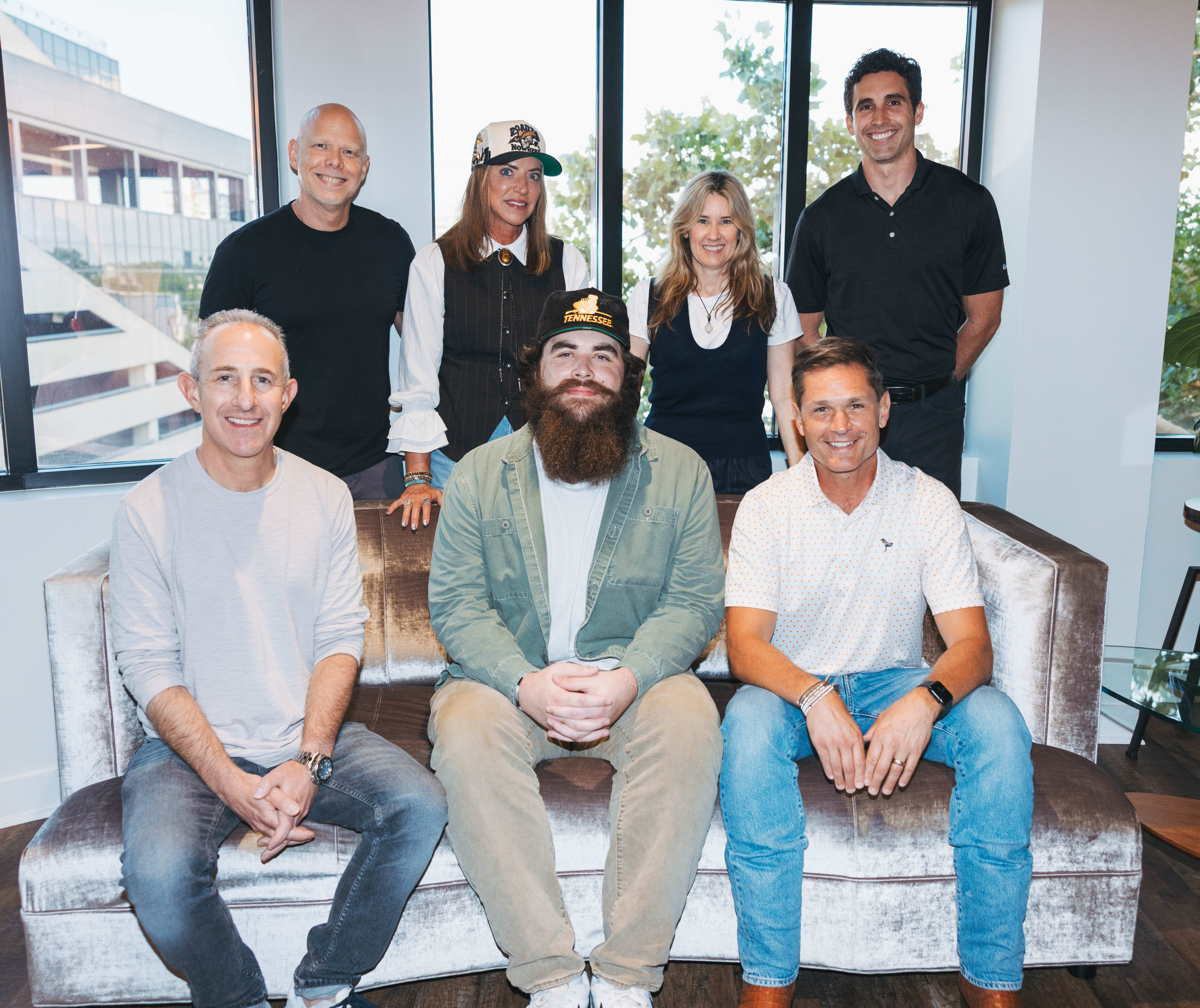 WARNER NASHVILLE DRINKS UP THOMAS EDWARDS