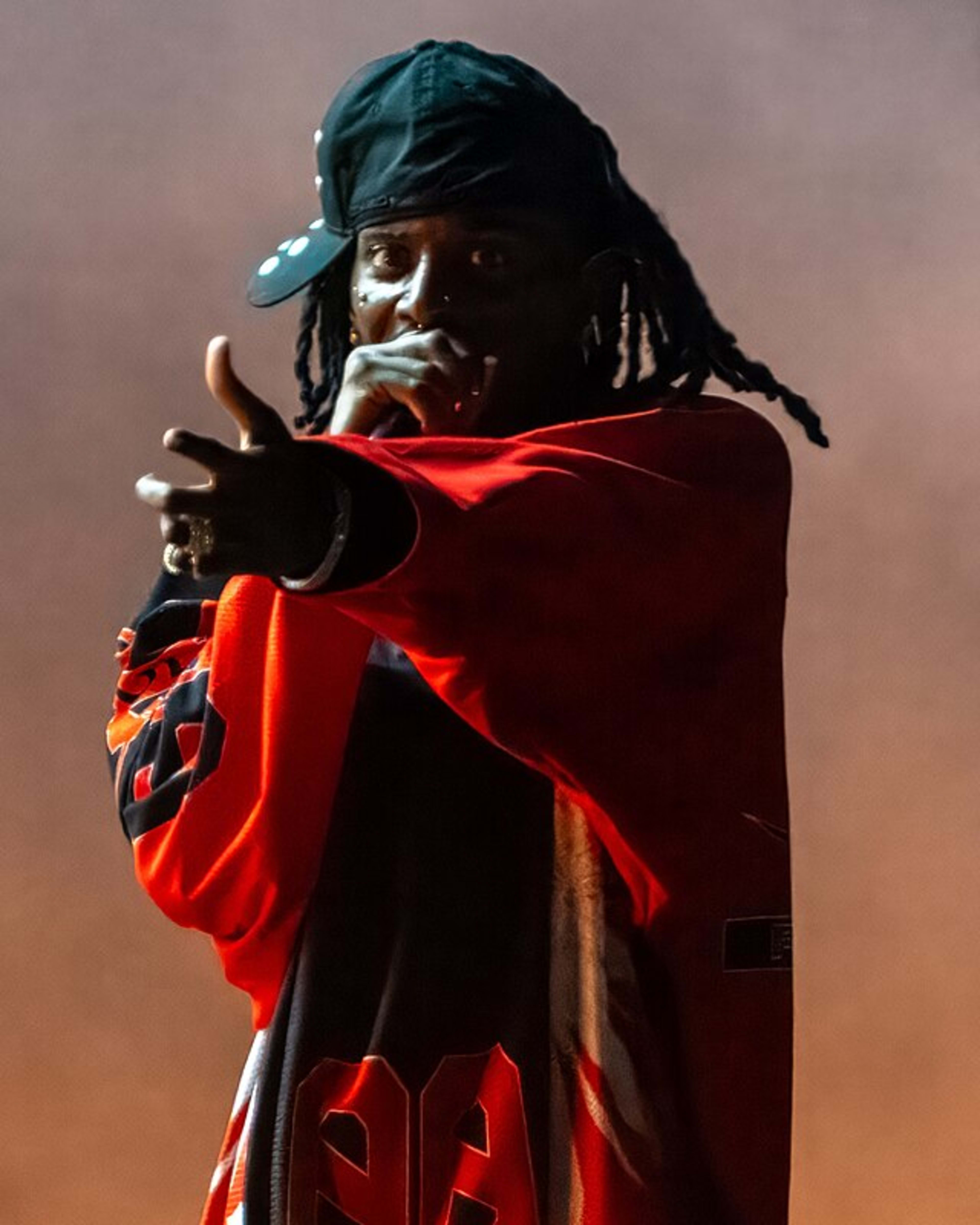 PLAYBOI SET FOR KILLER CHART BOW