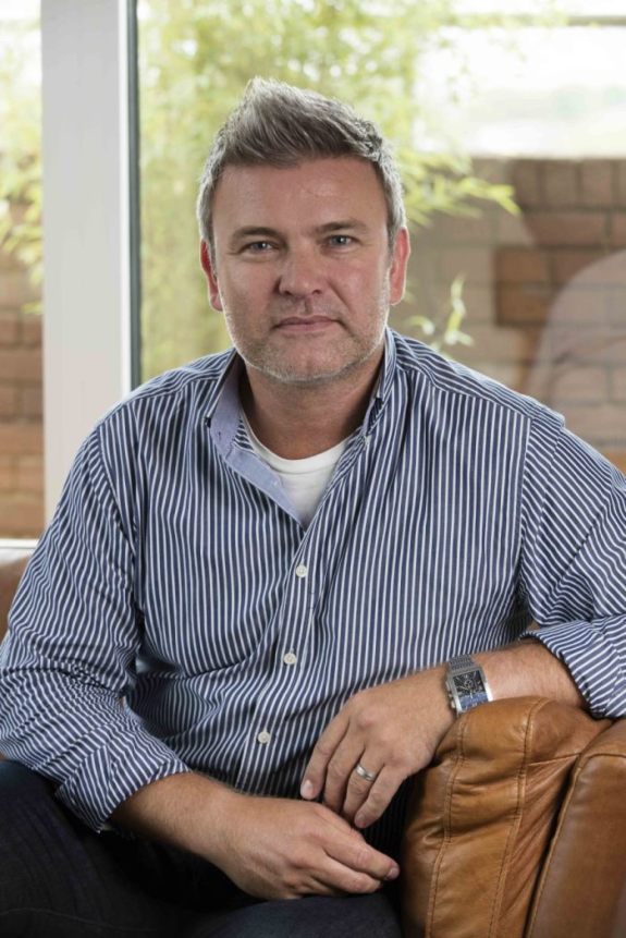 DAVID HAWKES REPLACES BRIAN ROSE AT UMG U.K.