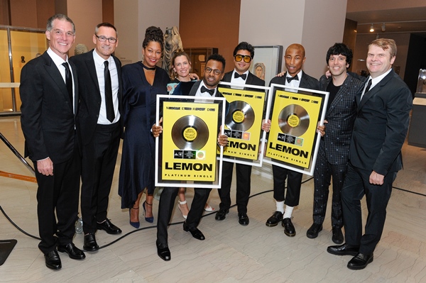 IS THERE A GIFT SHOP BUNDLE?