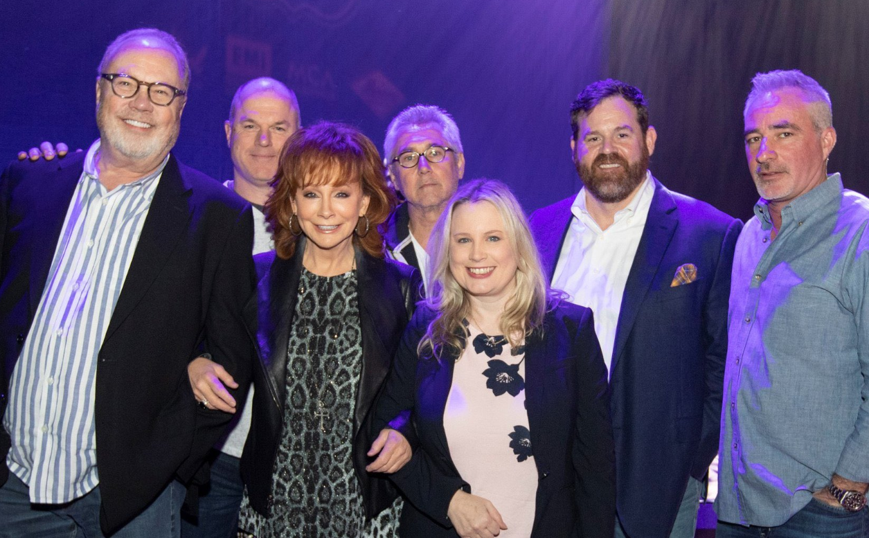 REBA RETURNS TO UMG NASHVILLE