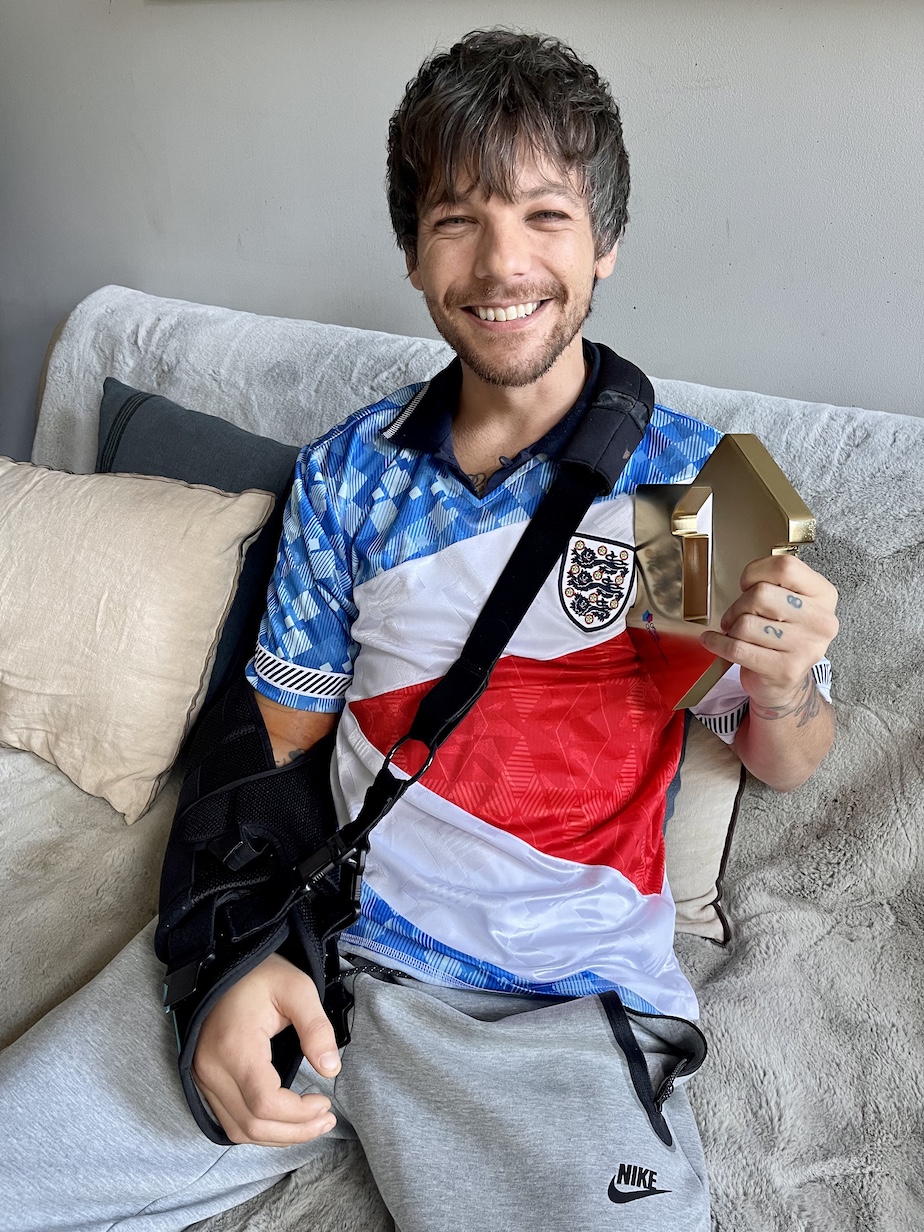 U.K. CHARTS: A FIRST FOR LOUIS