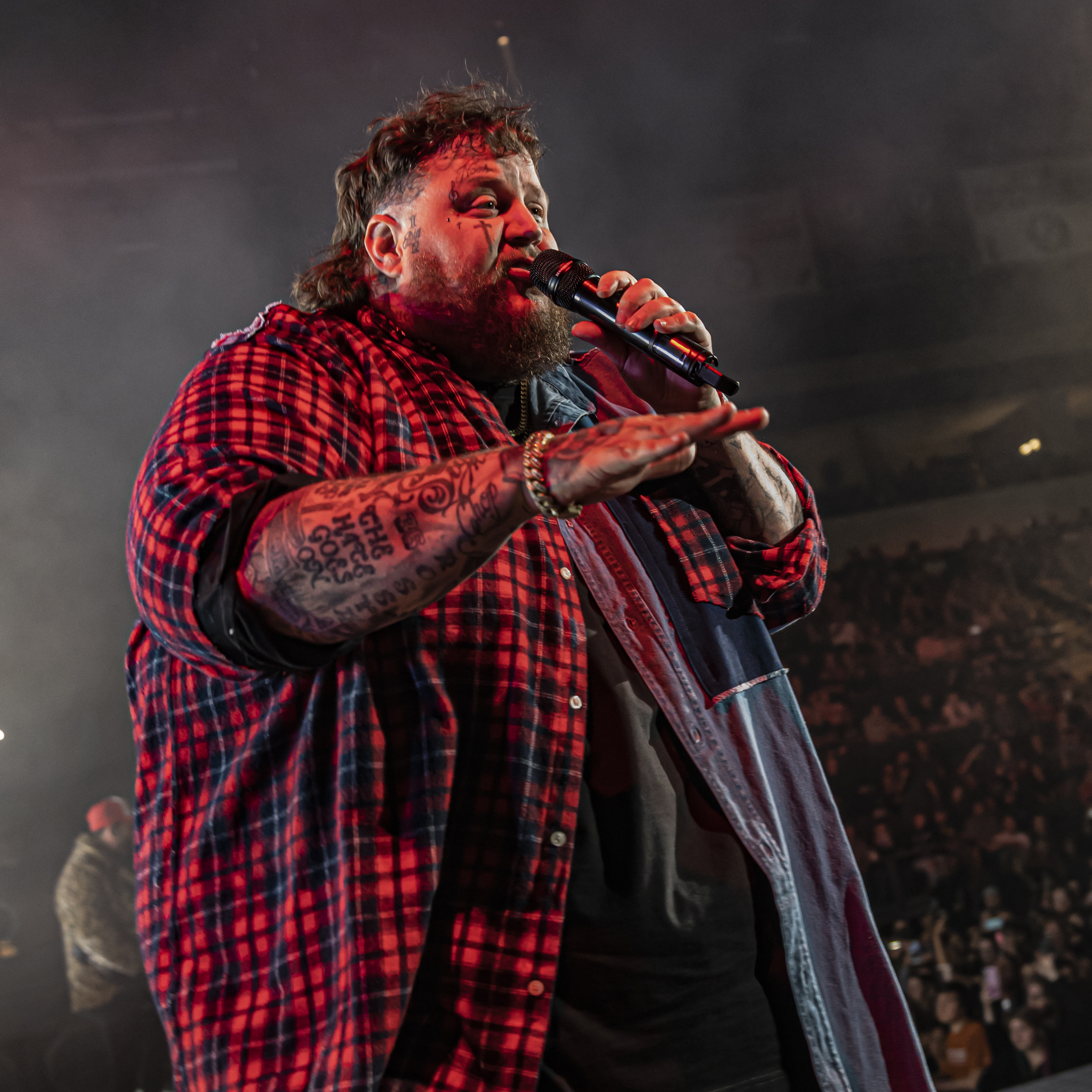 JELLY ROLL CROWNS NEW SEASON OF AMAZON MUSIC LIVE