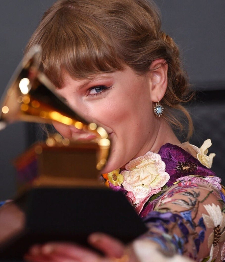 SWIFT PERFORMING AT GRAMMYS?