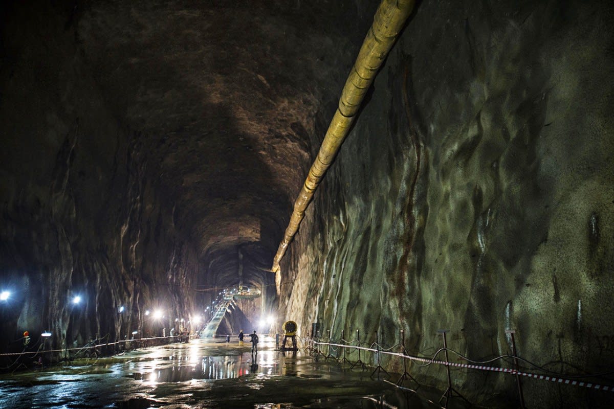 Crowded Hong Kong to Build Data Centers in Underground Caves