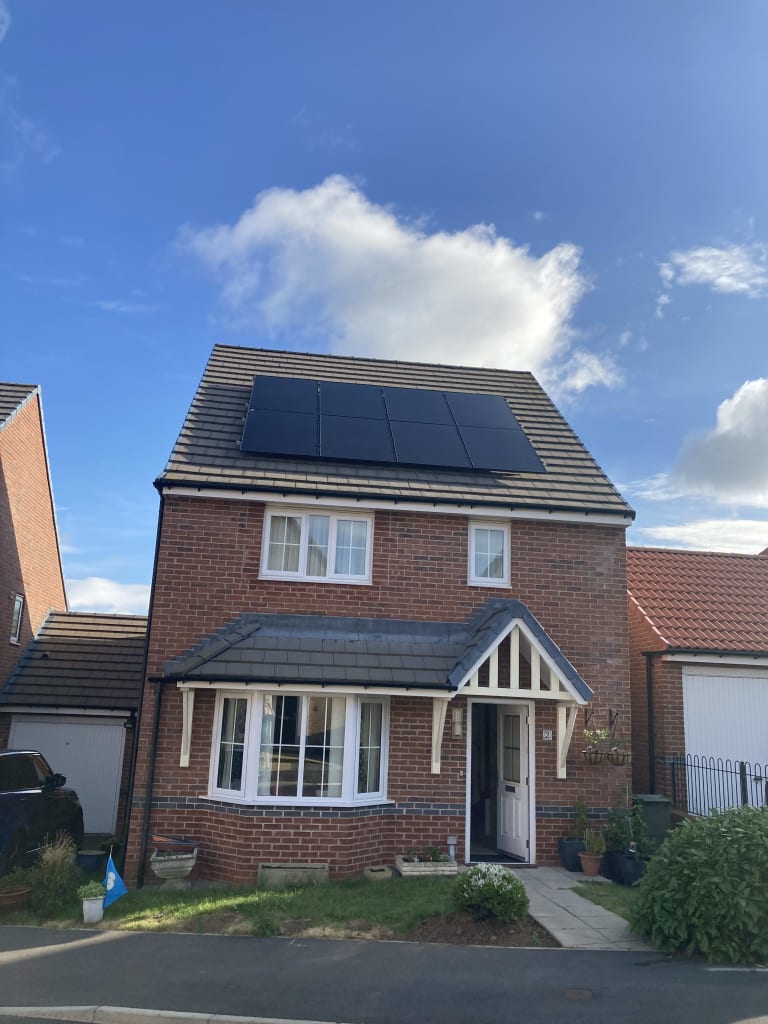 Detached property, hosted by Geoffrey | Visit a heat pump