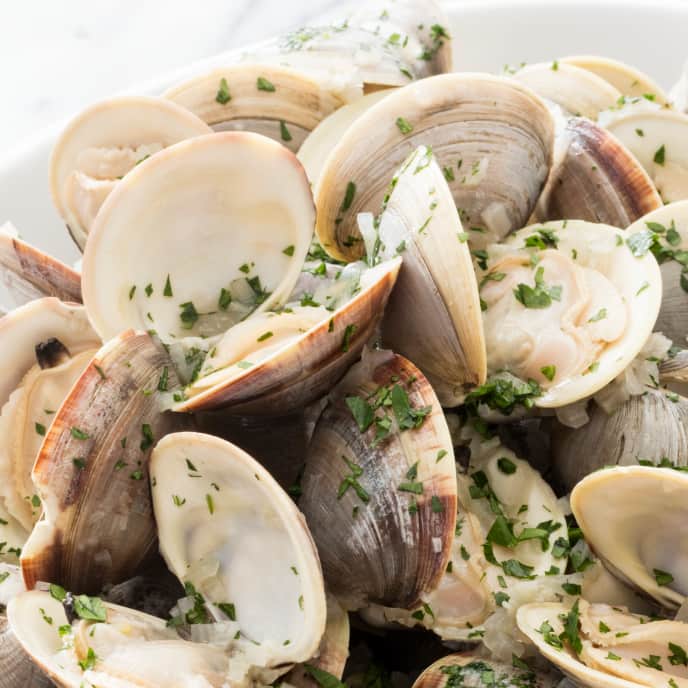 To Get Your Clams to Open Up, Give Them a Glass of Wine | America's ...