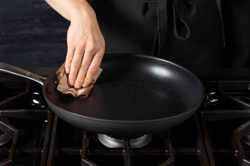 how to make cast iron pans not stick