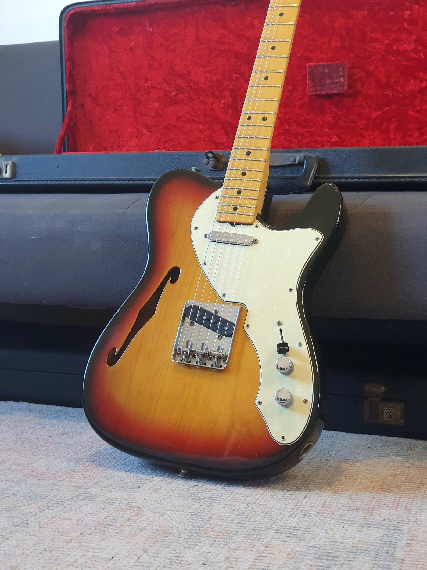 Joel's Vintage Guitars | Fender Telecaster Thinline 1969 Sunburst ...