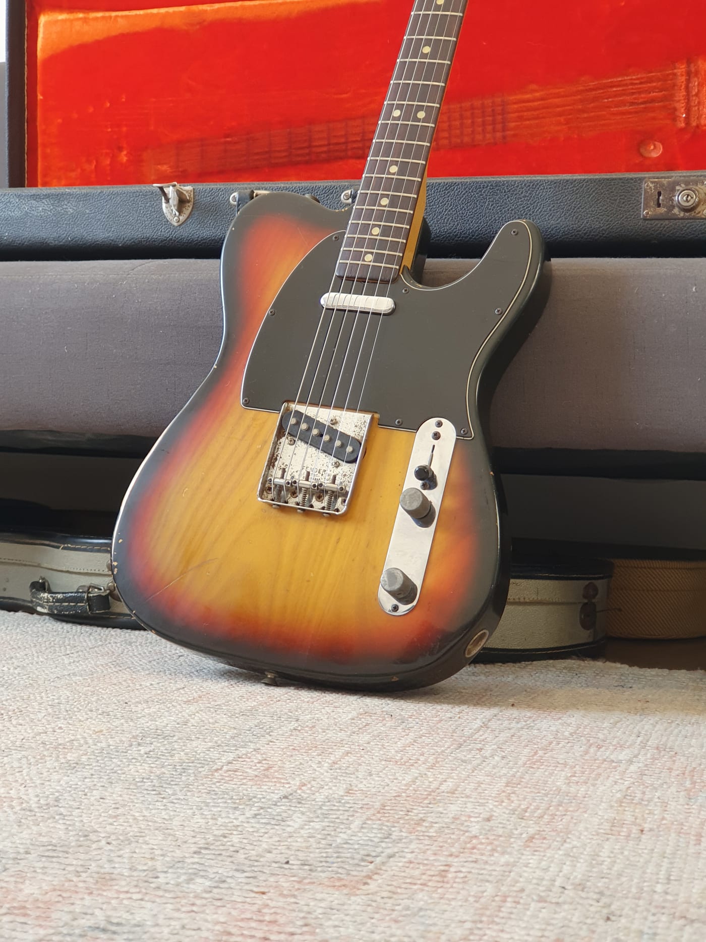Joel's Vintage Guitars | Fender Telecaster 1976 Sunburst w Ash Body
