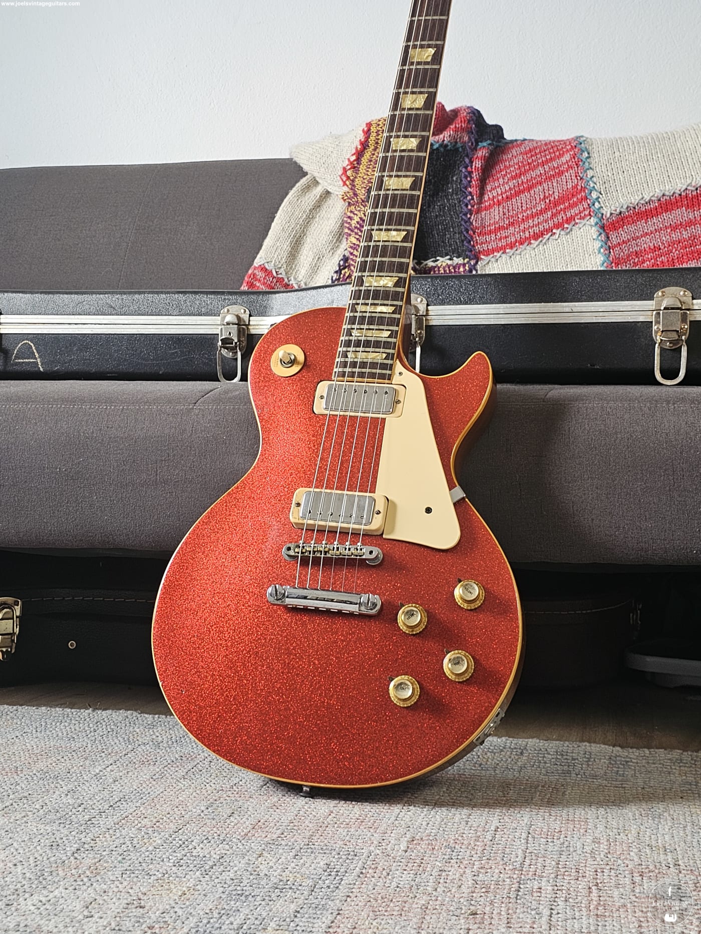 Joel's Vintage Guitars | Gibson Les Paul Deluxe 1975 Red Rocket Sparkle