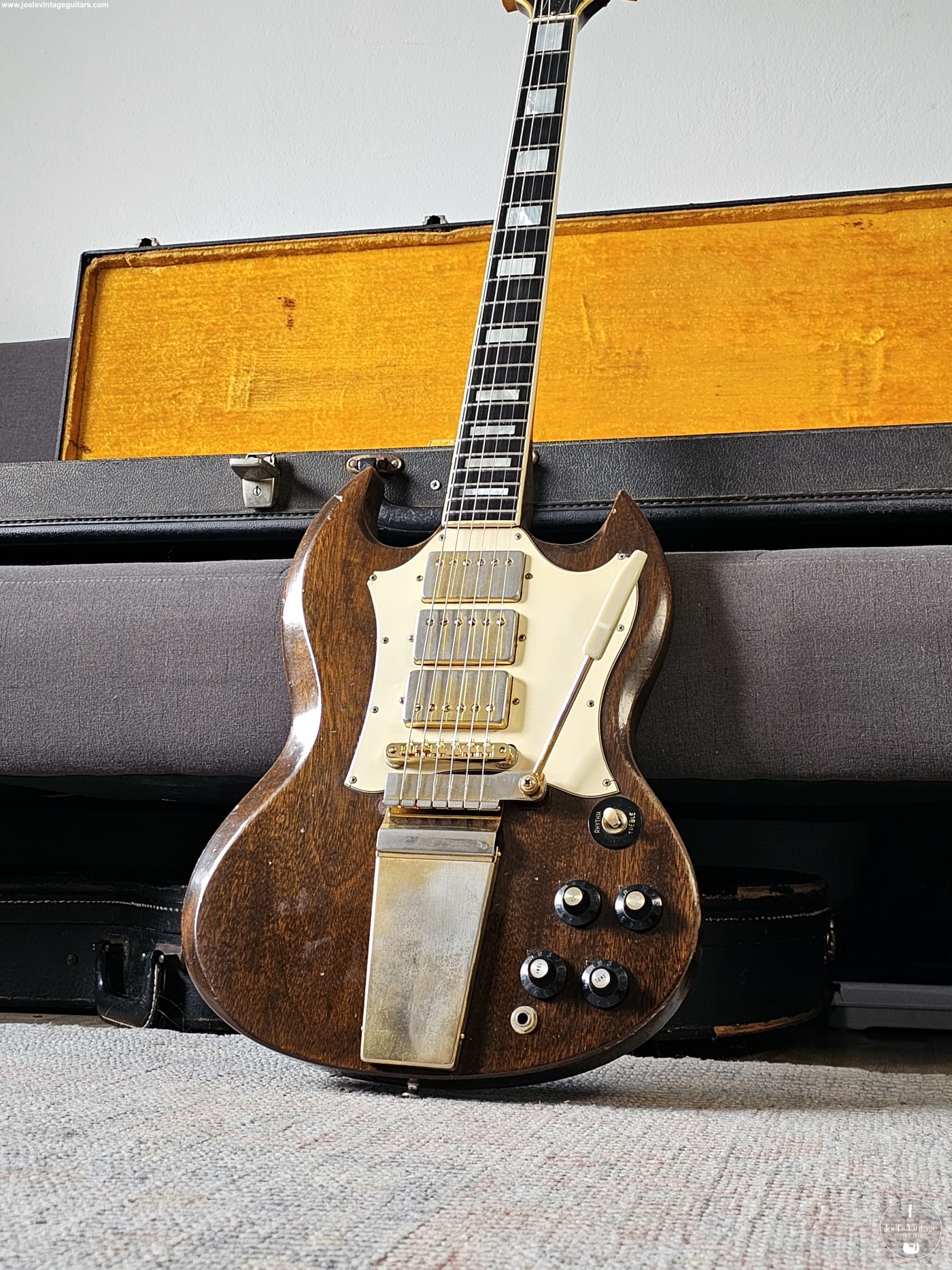 Joel's Vintage Guitars | Gibson SG Custom 1971 Walnut