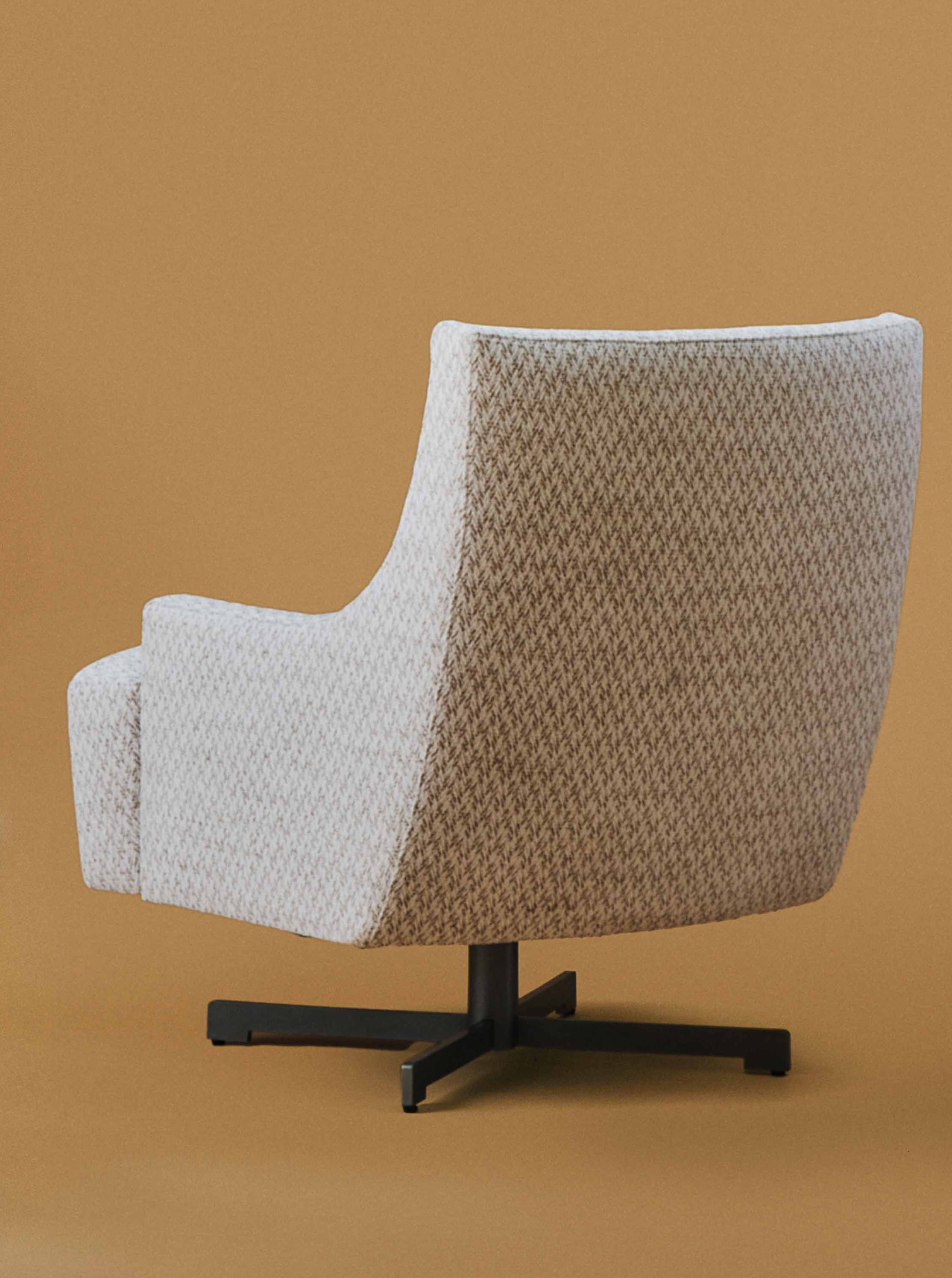 Scoop Lounge Chair - Metal Base