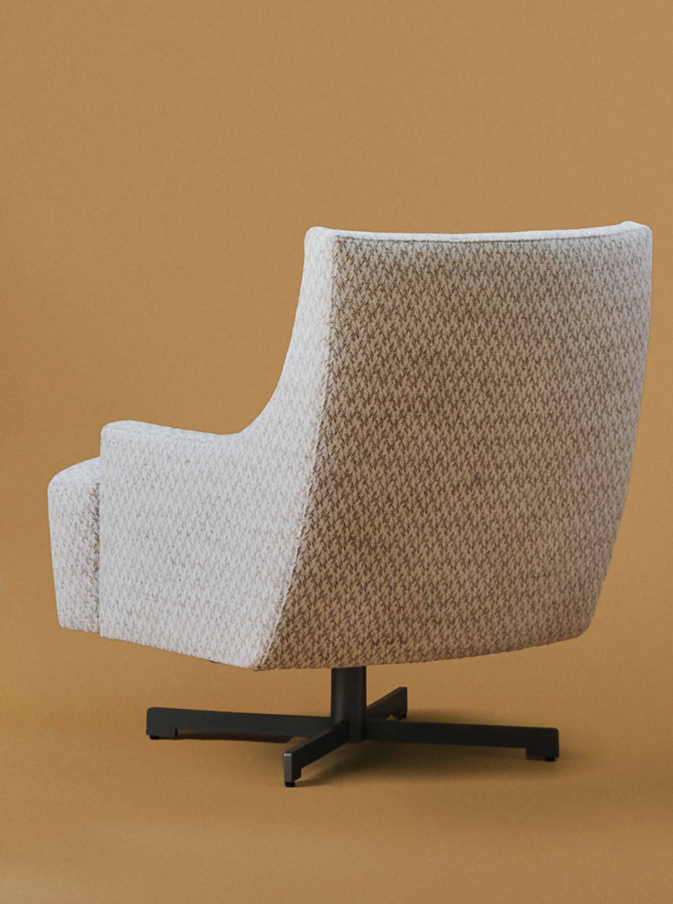 Scoop Lounge Chair - Metal Base