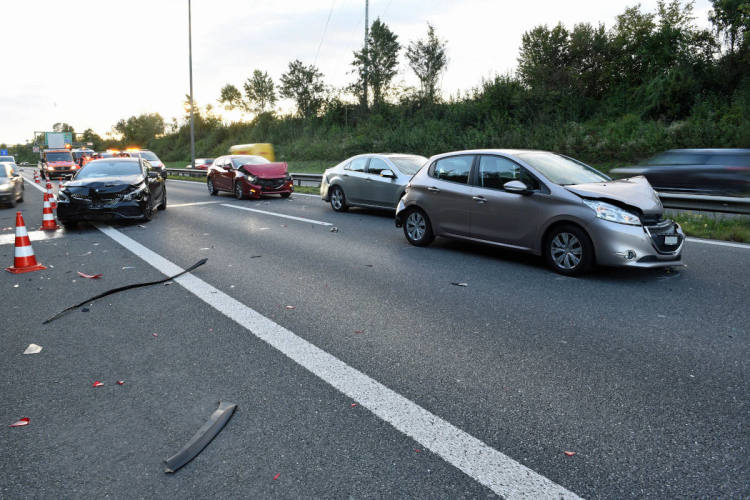 Unfall A14 Ebikon LU - Kollision zwischen fünf Autos fordert drei Verletzte