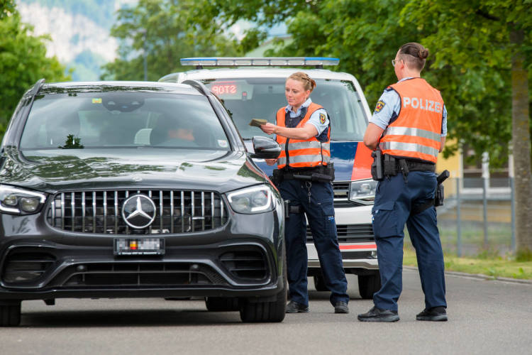 Vaduz FL - Landespolizei Fürstentum Liechtenstein führte Schwerpunktkontrolle ...
