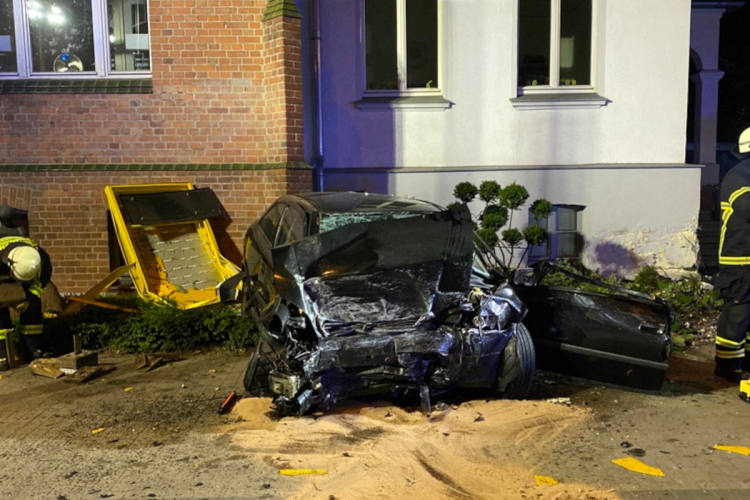 Neubrandenburg – Unfall fordert eine schwer verletzte Person