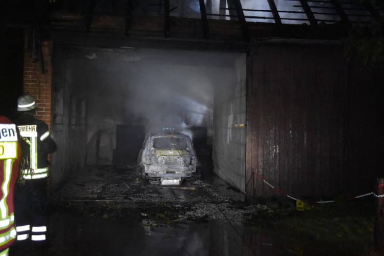 Eicklingen – Brand einer Scheune – Elektrofahrzeug brennt aus