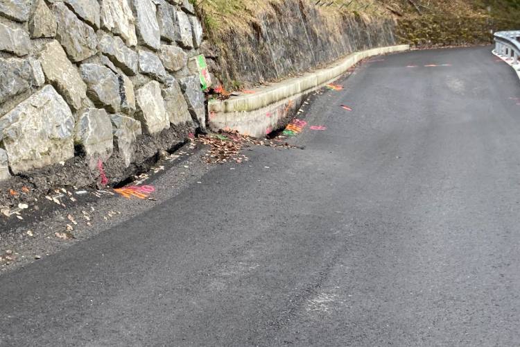 Schwanden GL - Evakuierung Niderentalstrasse aufgehoben - Strasse bis zur Seilbahn Kies ...