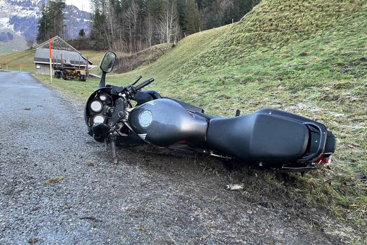 Nesslau SG - 17-jähriger Motorradfahrer bei Unfall verletzt