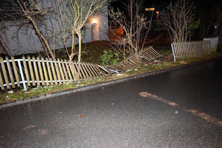 Wattwil SG - Alkoholisiert gegen einen Zaun gefahren