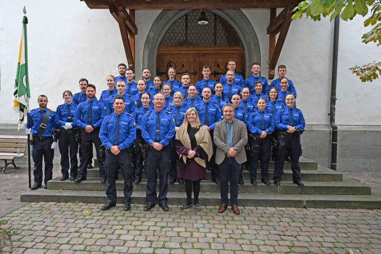 Kanton Schaffhausen - Inpflichtnahme von zwölf Polizistinnen u. Polizisten