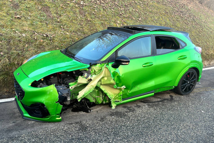 Bergdietikon AG – Zwei Autos kollidieren bei Nebel frontal