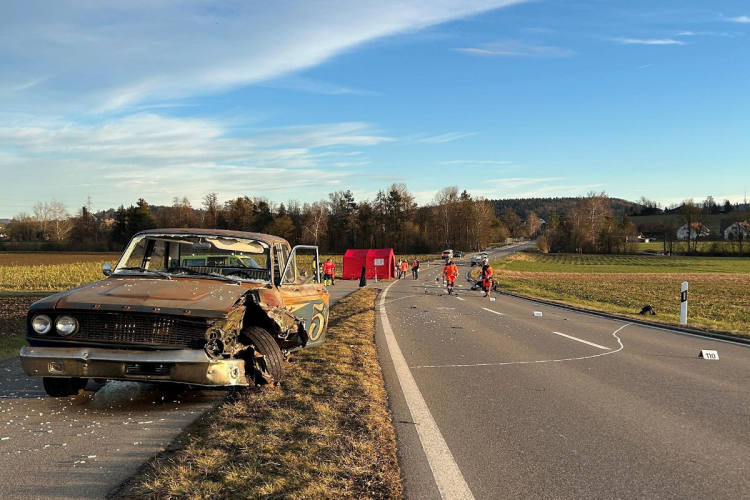 Aesch ZH – Motorradfahrer bei Verkehrsunfall verstorben