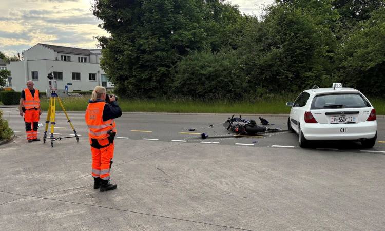 Küsnacht ZH – 16-Jähriger bei Unfall schwer verletzt
