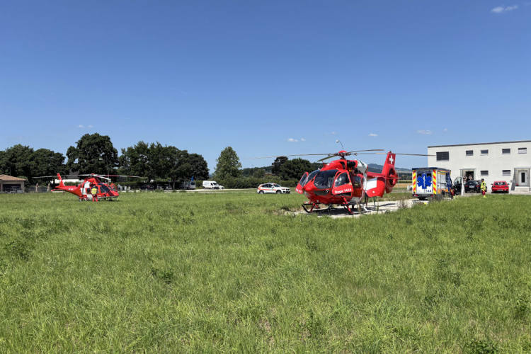 Ramsen SH – Zwei Rega-Helikopter bei medizinischem Notfall im Einsatz