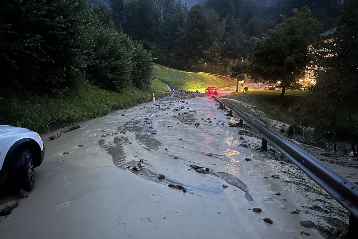 Kanton Schwyz – Überschwemmungen und Sperrungen durch Starkregen