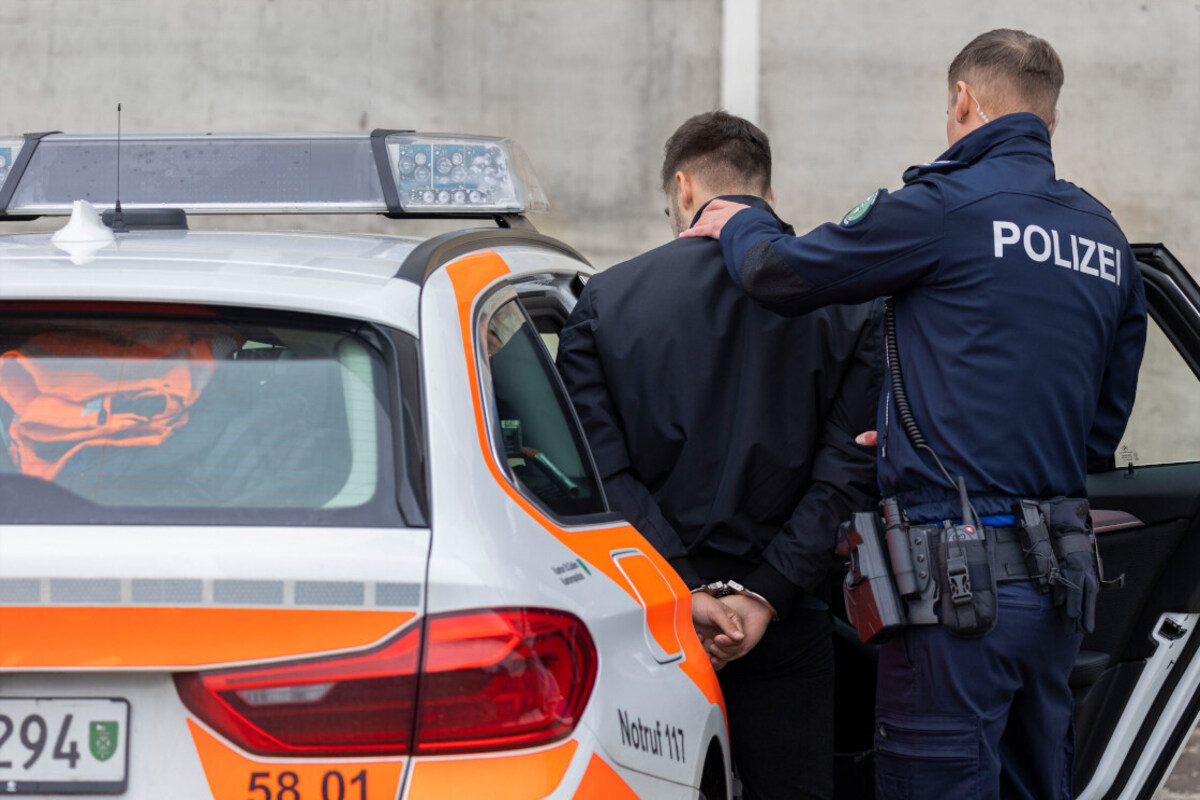 Rapperswil SG – Männer beschimpfen und bedrohen Polizei