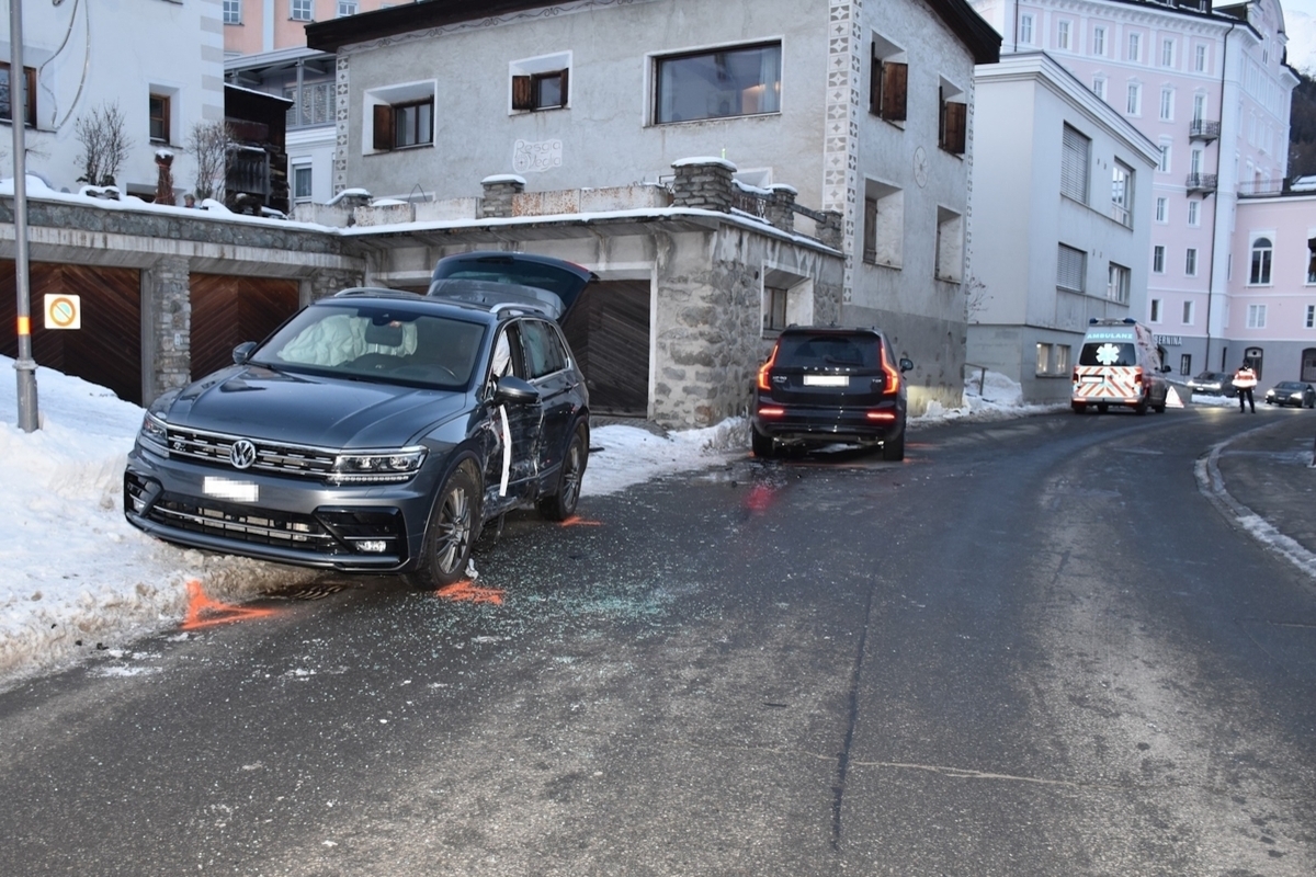 Samedan GR – Autofahrerin auf Gegenfahrbahn geraten - Unfall