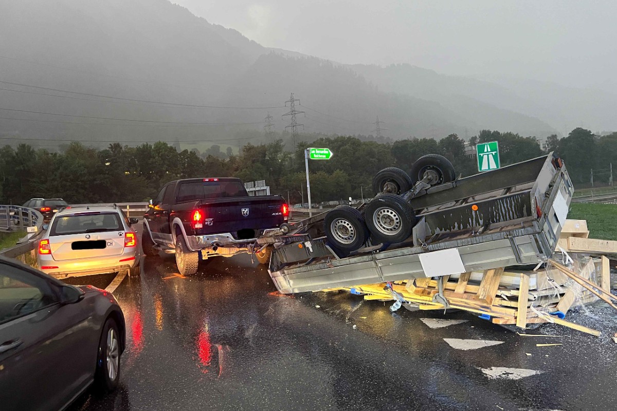 Chur GR - Unfall im Kreisel Chur Süd