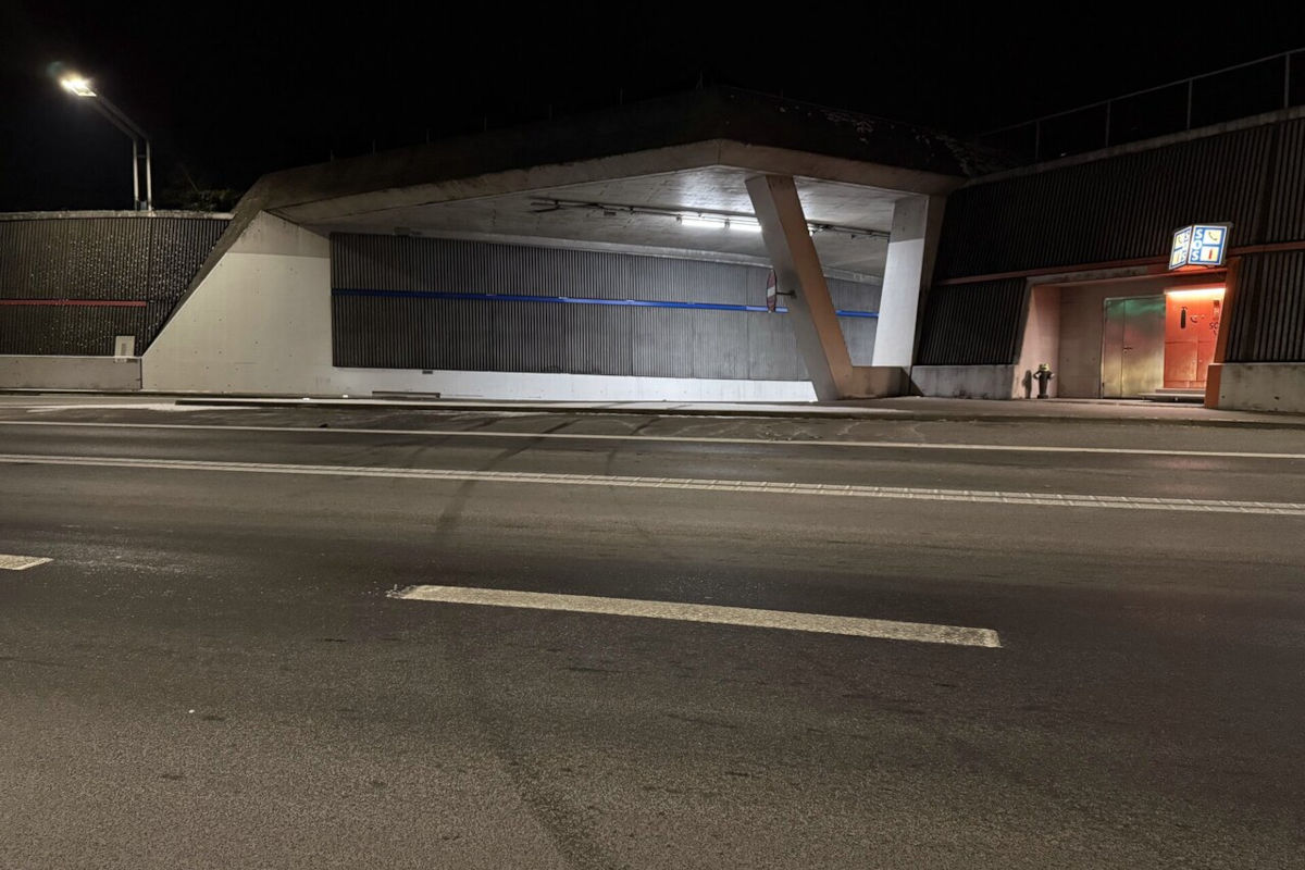 Schaffhausen – Lenker flüchtet nach Unfall auf der A4