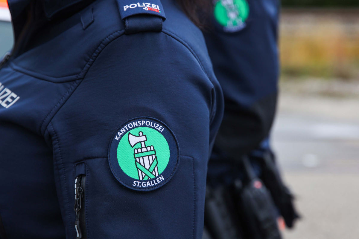 Grabs SG – Spaziergänger mit Messer überfallen