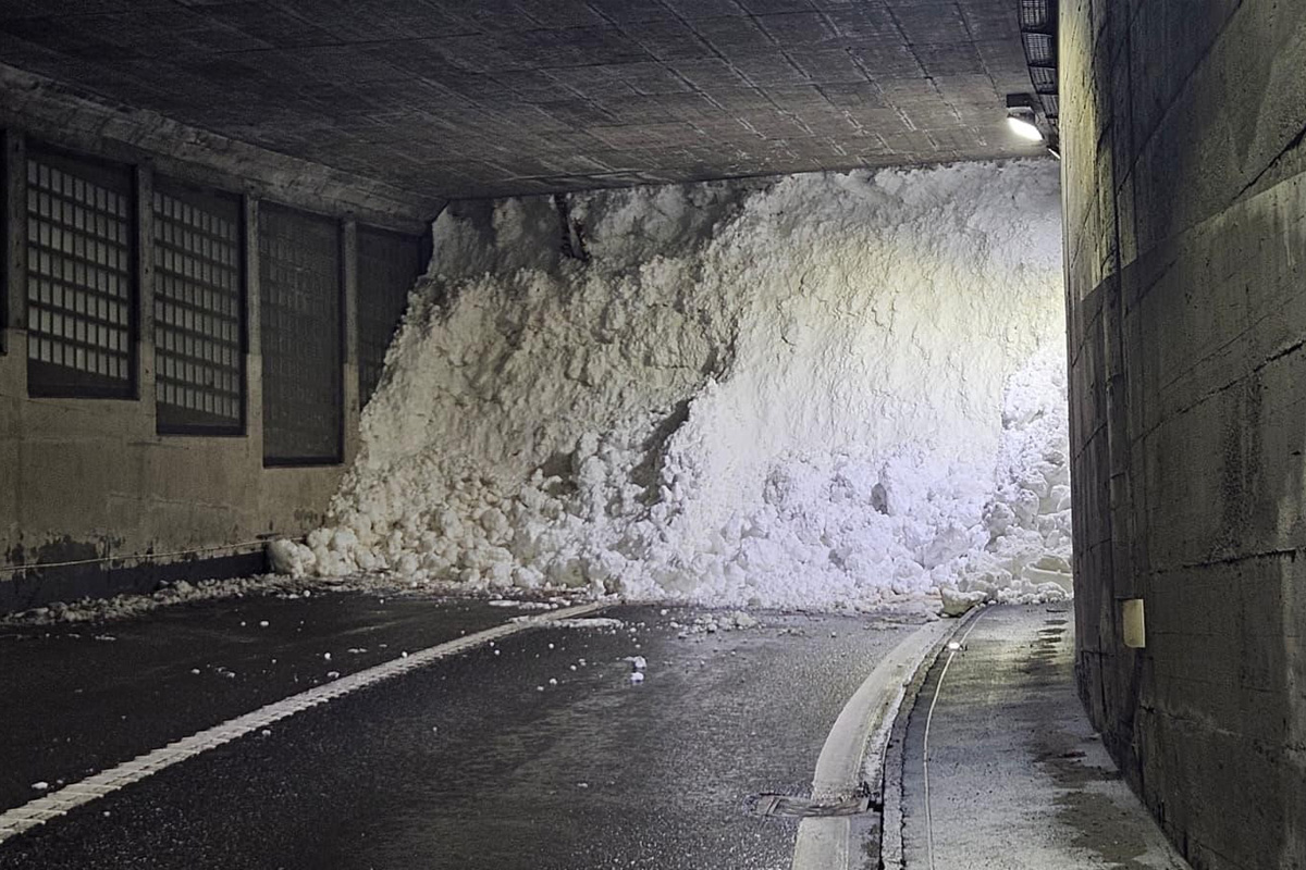 A6 Goppenstein VS – Autobahn nach Lawine vorläufig gesperrt