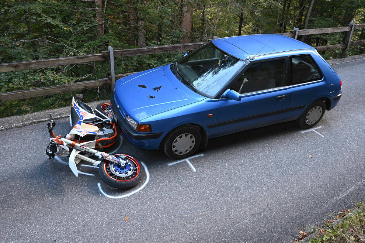 Motorrad Berbrcken Mit Auto