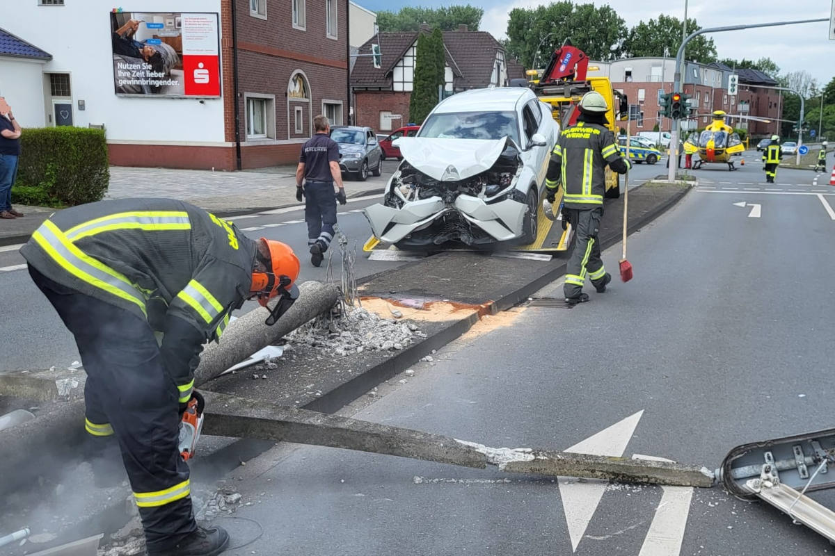 Auto Stinkt Und Qualmt Aus Dem Motorraum