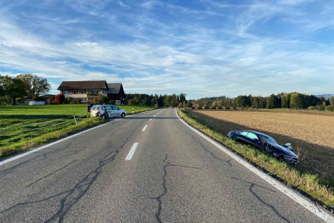Benzenschwil AG – Frontal-seitliche Kollision zwischen zwei Personenwagen Benzenschwil AG – Frontal-seitliche Kollision zwischen zwei Personenwagen