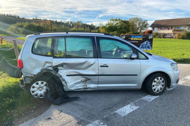 Benzenschwil AG – Frontal-seitliche Kollision zwischen zwei Personenwagen Benzenschwil AG – Frontal-seitliche Kollision zwischen zwei Personenwagen