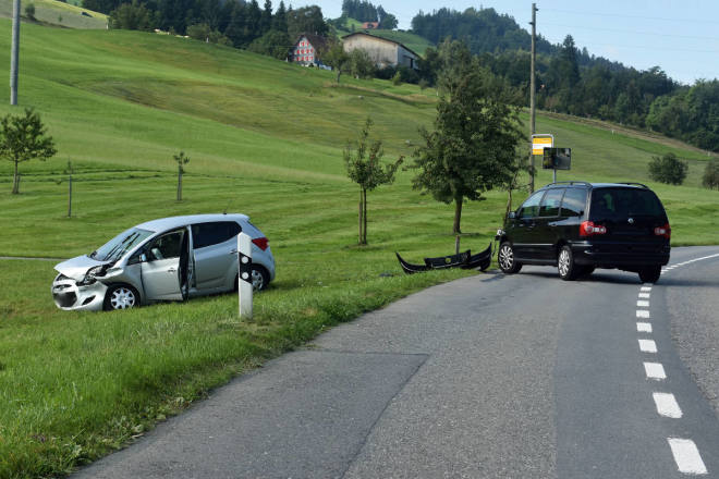 Malters LU – Kollision zwischen zwei Autos Malters LU – Kollision zwischen zwei Autos