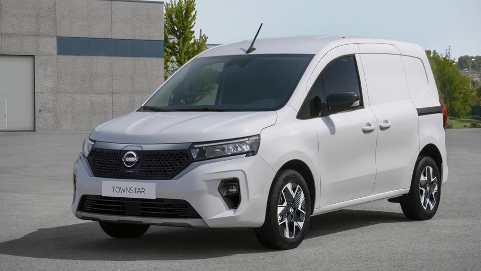 Nissan Townstar EV Small Van L2 90kW Tekna Crew Van Auto 45kWh Lease ...