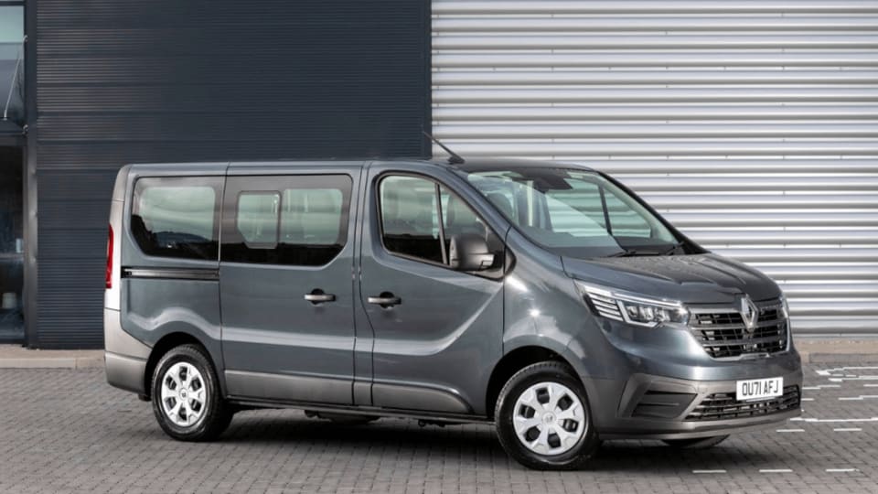 Renault Trafic Minibus SWB MINIBUS SL28 Blue dCi 150 Advance 9 Seater ...