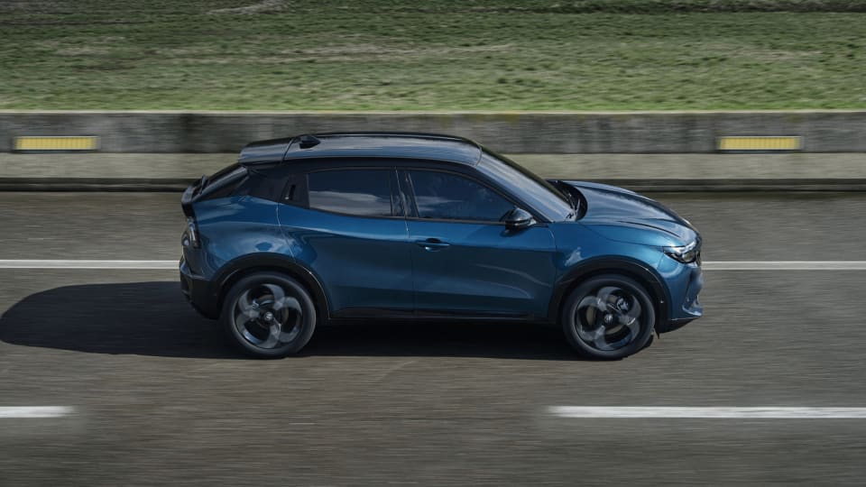 Alfa Romeo Junior hatchback 115kW Elettrica Speciale 54kWh 5dr Auto ...