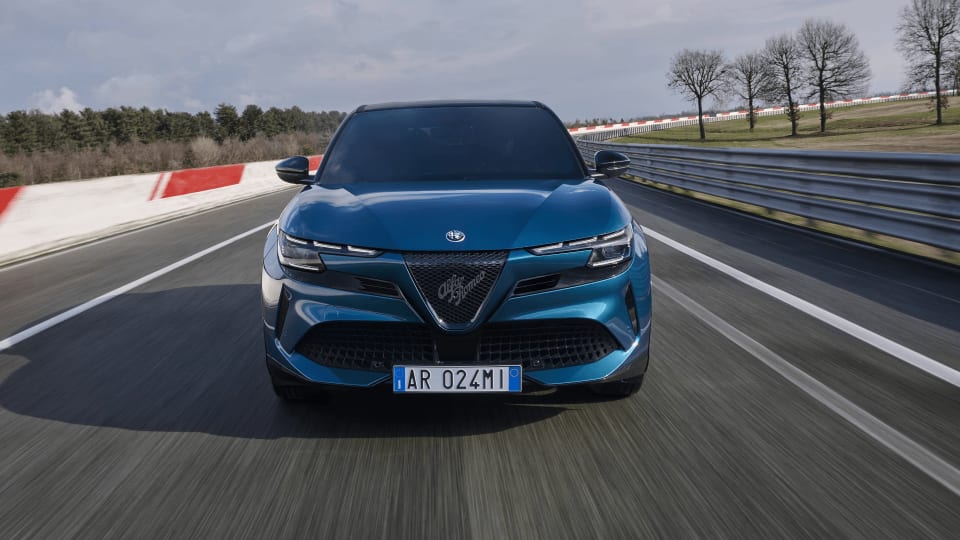 Alfa Romeo Junior hatchback 115kW Elettrica Speciale 54kWh 5dr Auto ...